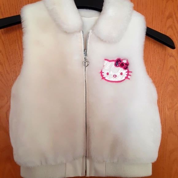 Hello Kitty | Jackets & Coats | Girls Size 5 Hello Kitty Furry Vest ...